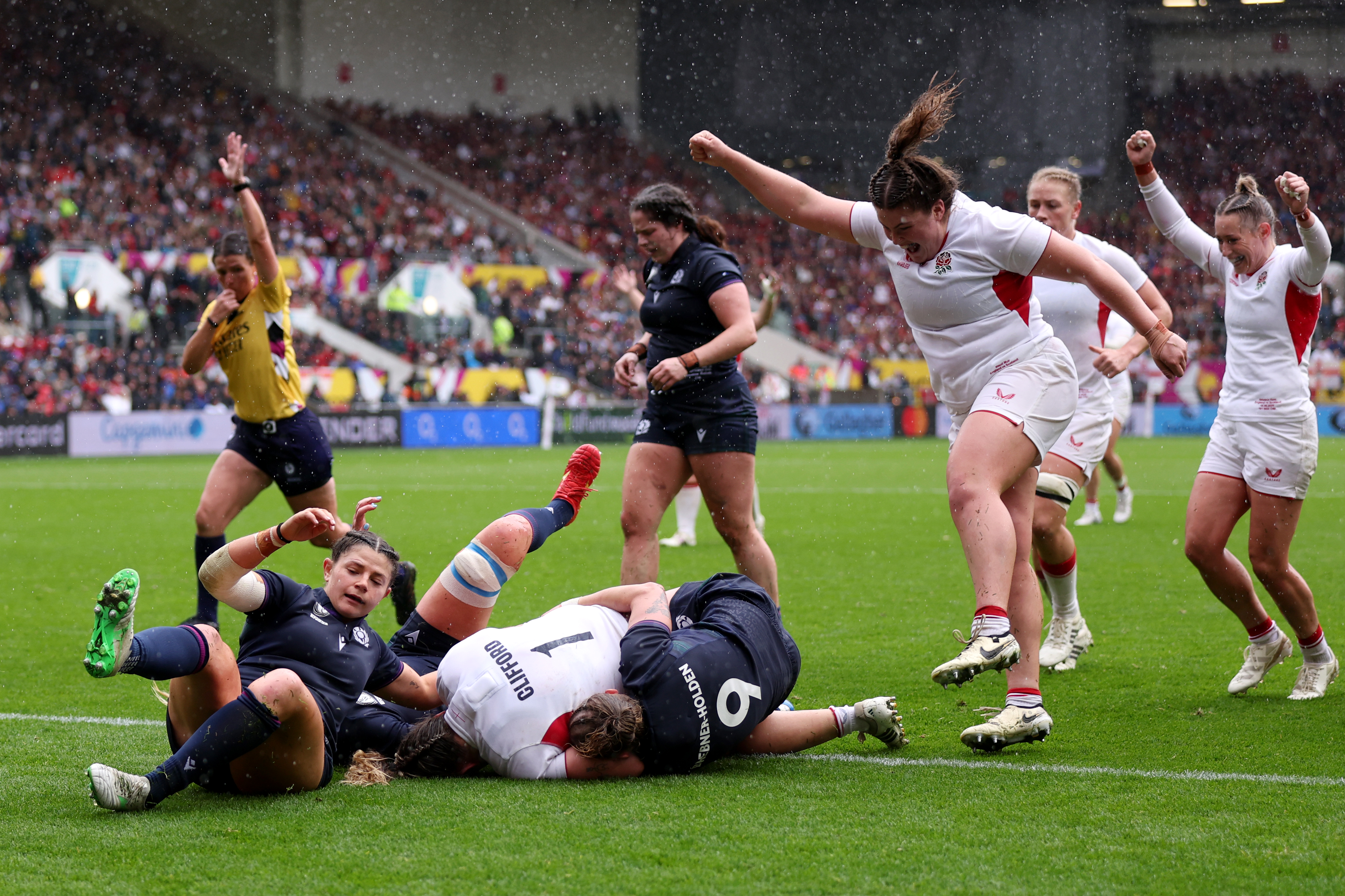 ENG 40-8 SCO: England beat Scotland in the rain to book France semi-final